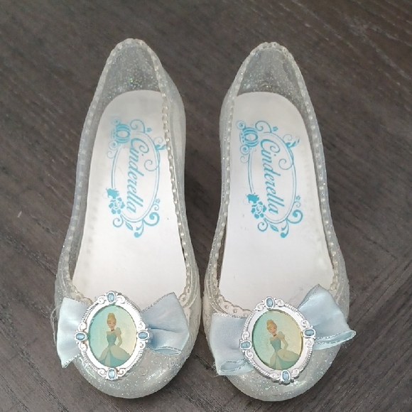 Disney | Shoes | Disney Cinderella Glittery Silver Flats With Bow ...